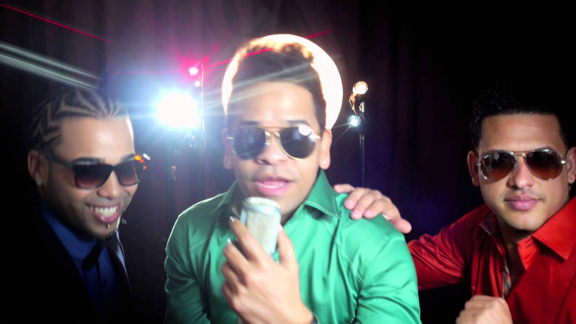 Revolucion Tipica Ft Alberto Flash - Clemencia (Video Oficial)